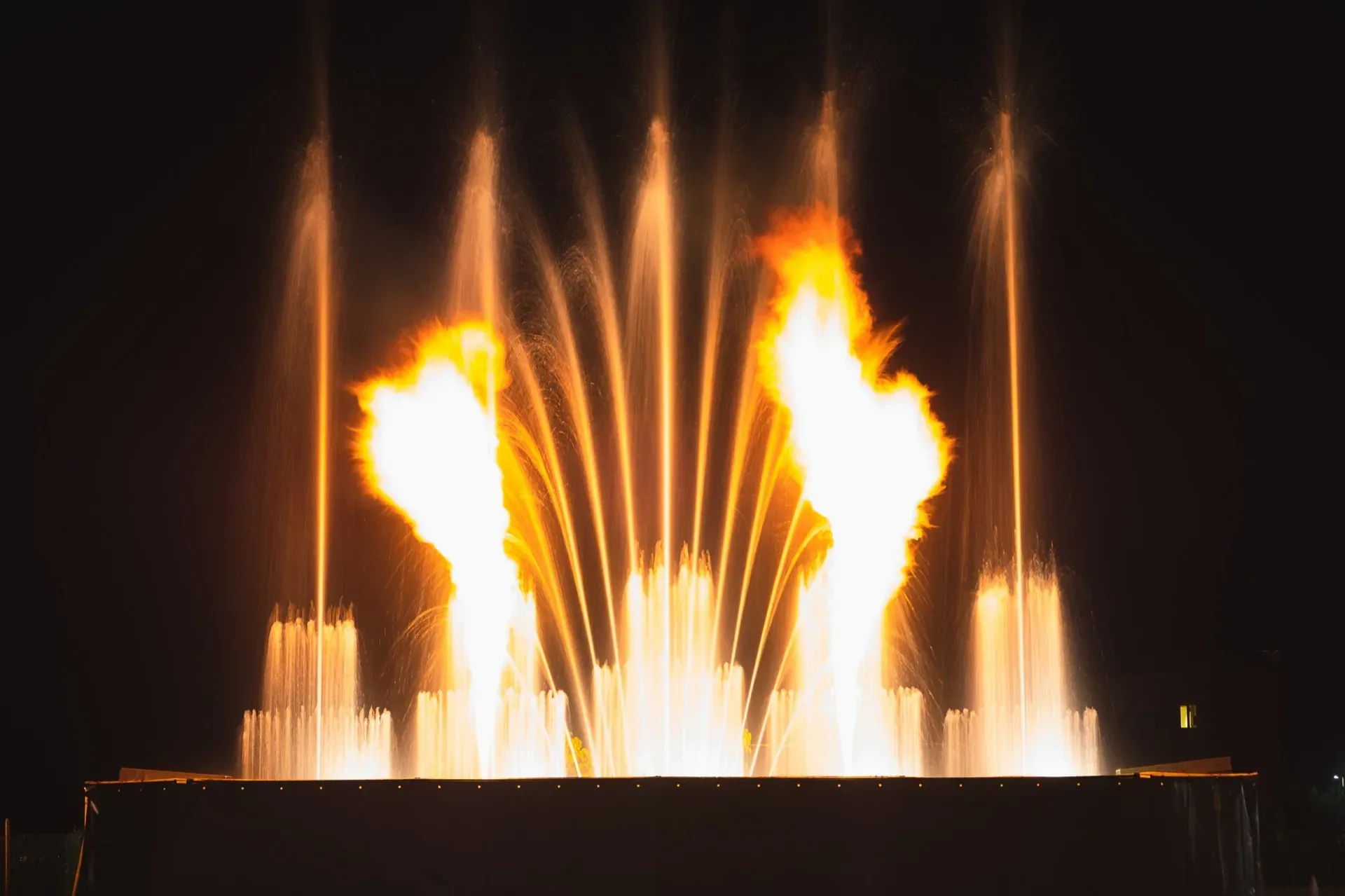 Viorica Fontane Acqua e Fuoco -Spettacoli d'acqua Scenografie e ...